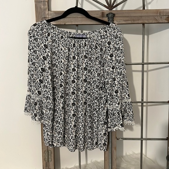 Laura Scott | Tops | Laura Scott Blouse | Poshmark